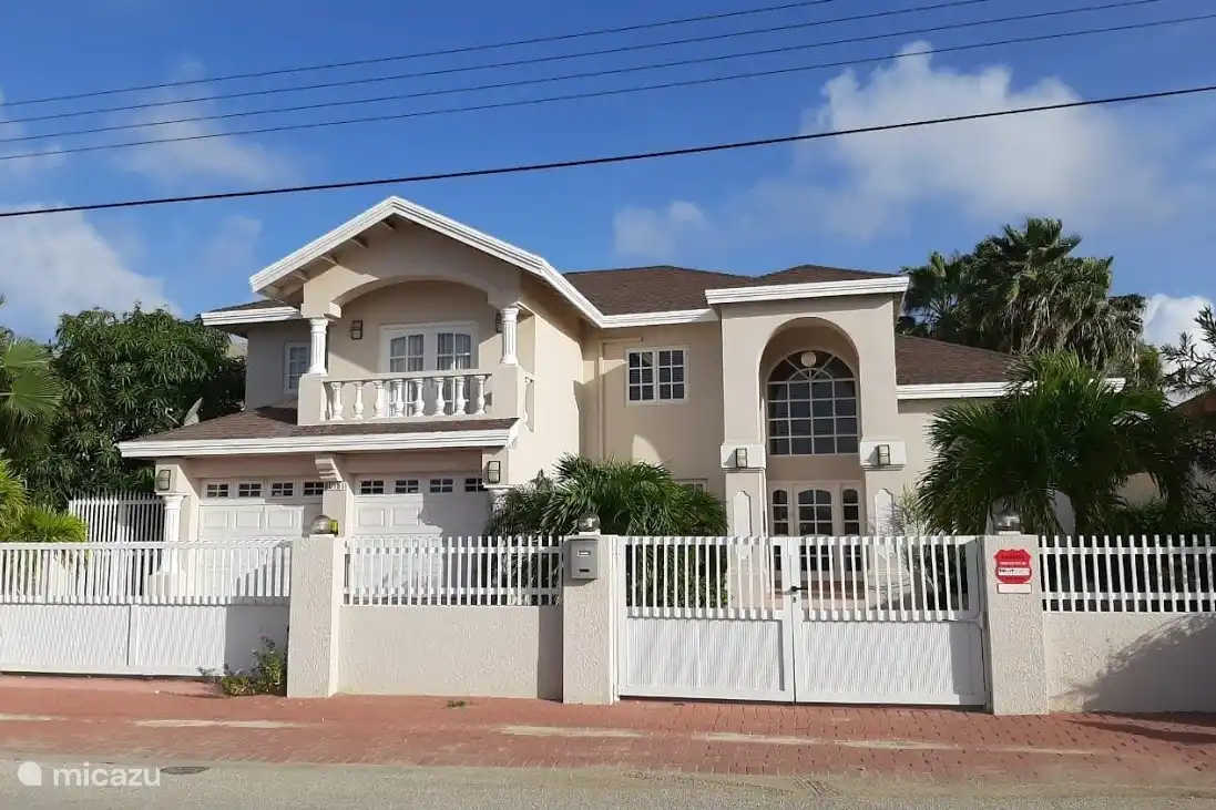 Villa in Oranjestad to rent | Micazu