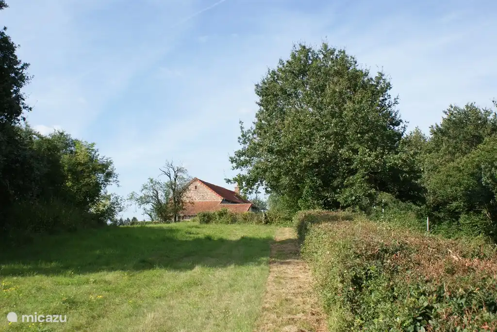 Le Champ de L'Etang in Louroux-Bourbonnais, Auvergne huren? | Micazu
