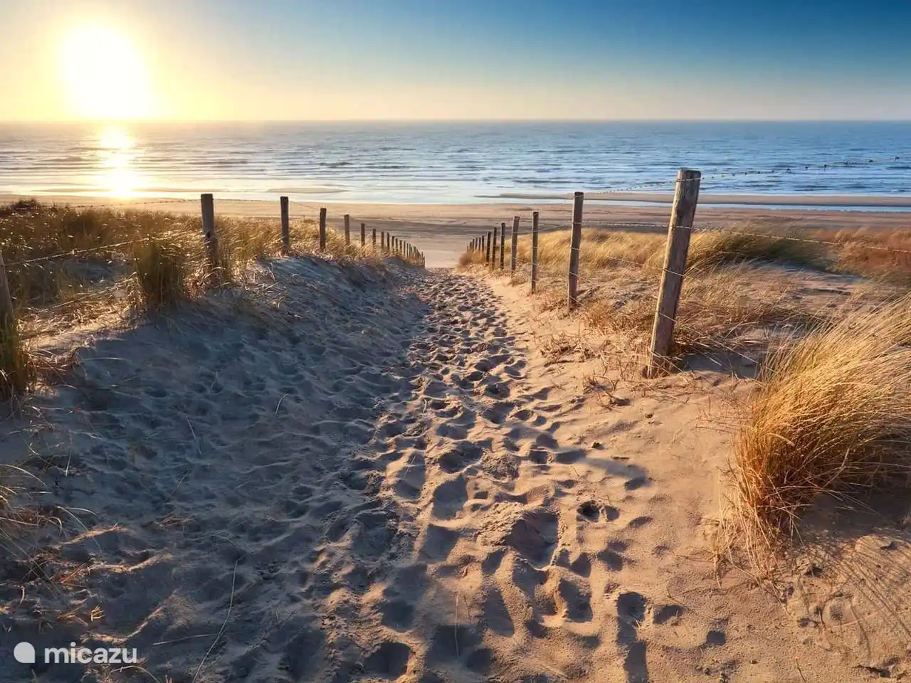 Move to the Sea (strand 50m !!) in Egmond aan Zee boek je bij Micazu