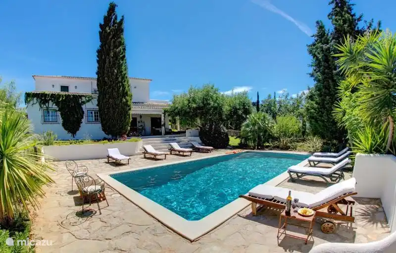 Rent Villa Milo in Guia at Micazu