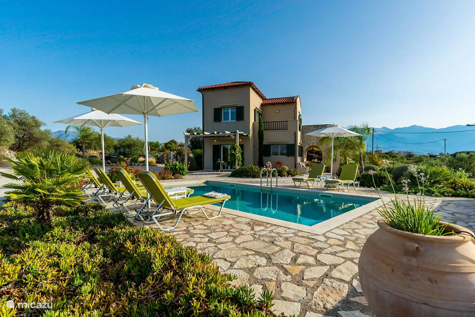 Réservez Villa Hélios à Xirosterni avec Micazu