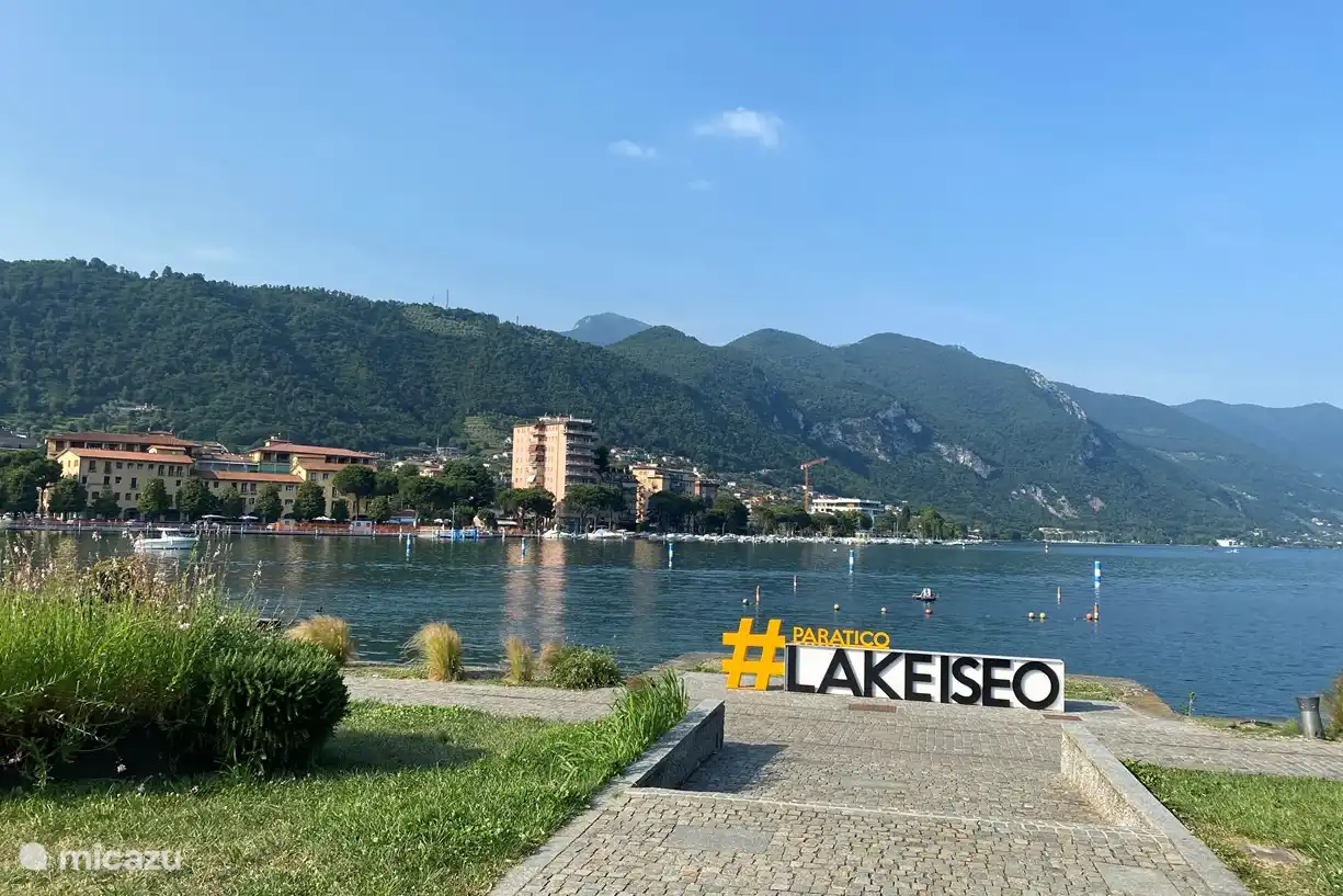 'La Palazzina' Paratico Lake Iseo in Lake Iseo book carefree with | Micazu