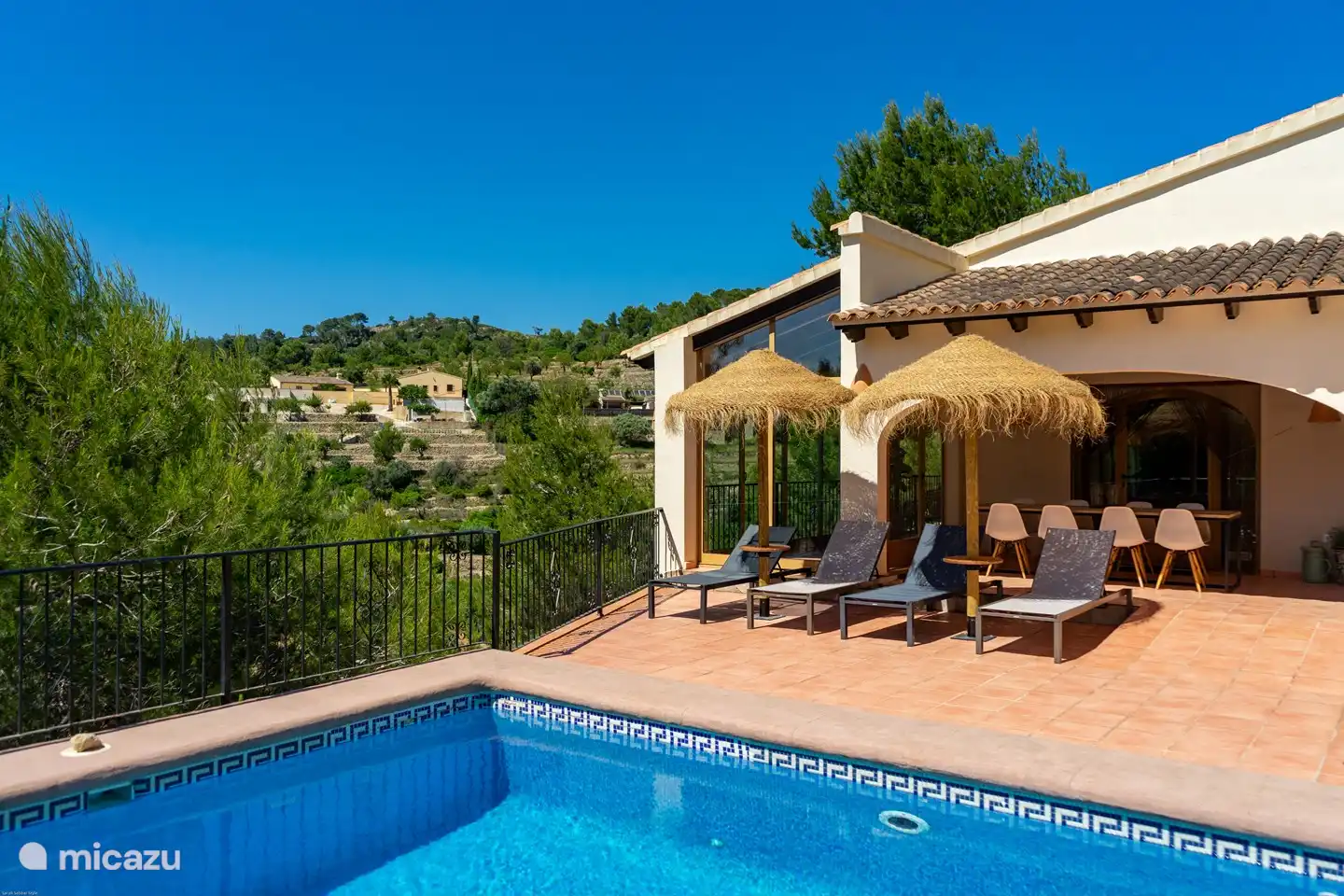 Rent Villa Rosa - Family room in Lliber, Costa Blanca. | Micazu