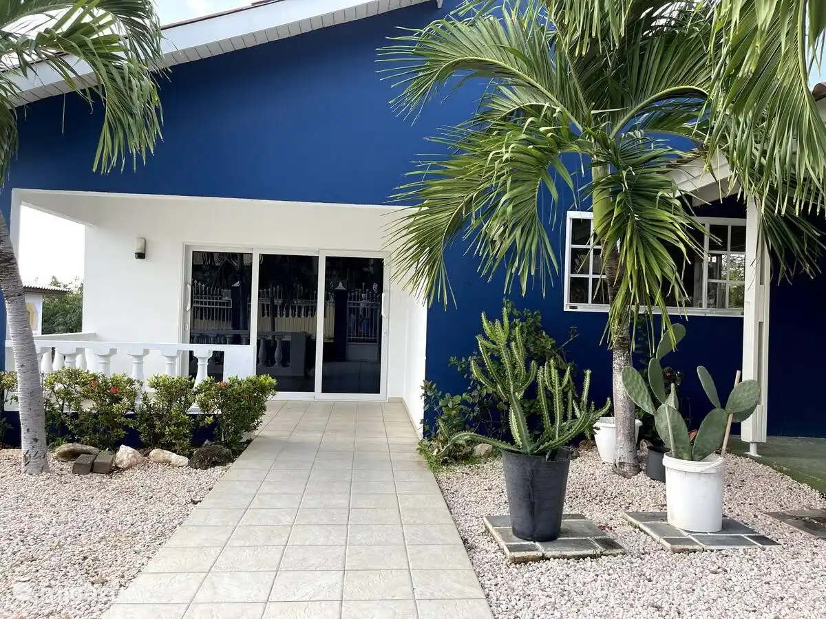 Rent Villa Verdi - Luxurious tropical home in Cas Grandi, Banda Ariba ...