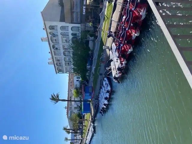 6 persoons Villa in Empuriabrava boek je bij Micazu