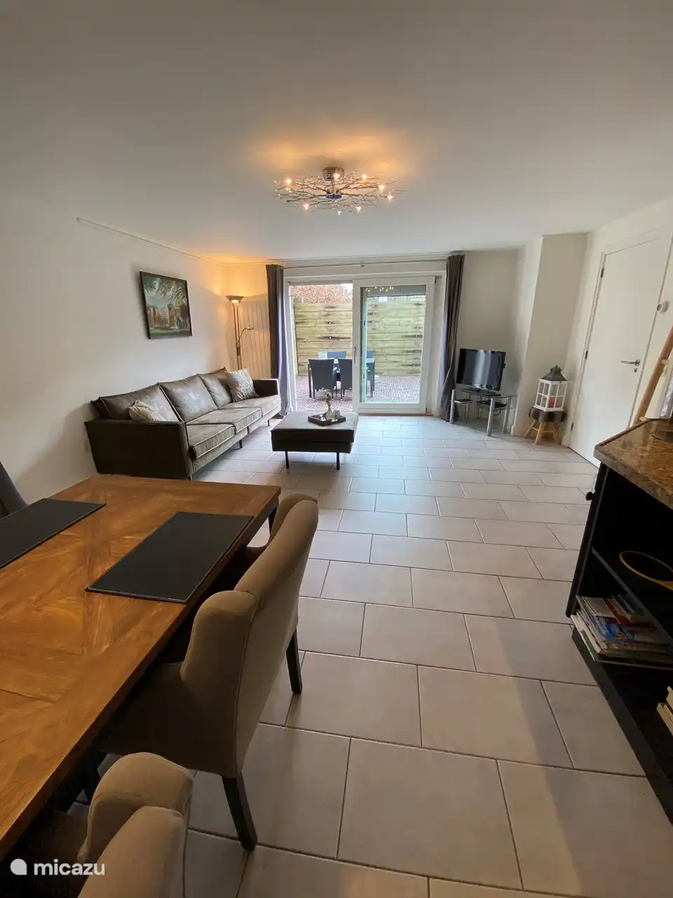 Book Prince Hendrik 1, Center Bergen at Micazu | Micazu