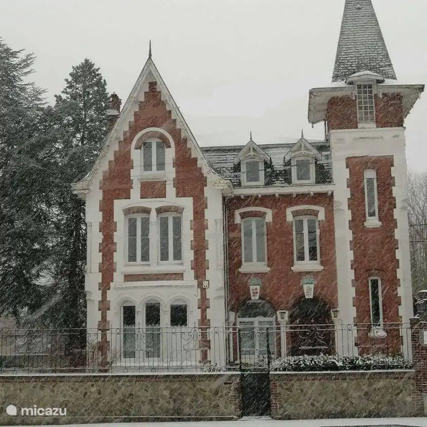 Rent The Castle in Hirson at Micazu