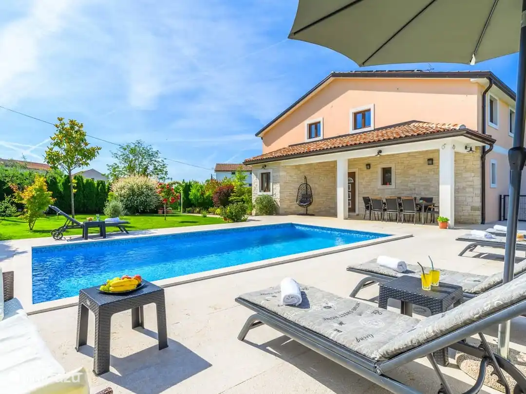 Villa in Brtonigla – Villa SA-RA | Micazu