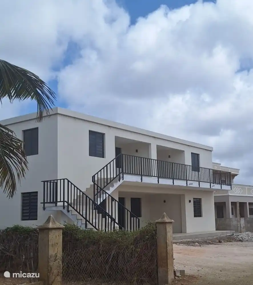 Rent Kas Kayena Blanku 2 in Kralendijk at Micazu