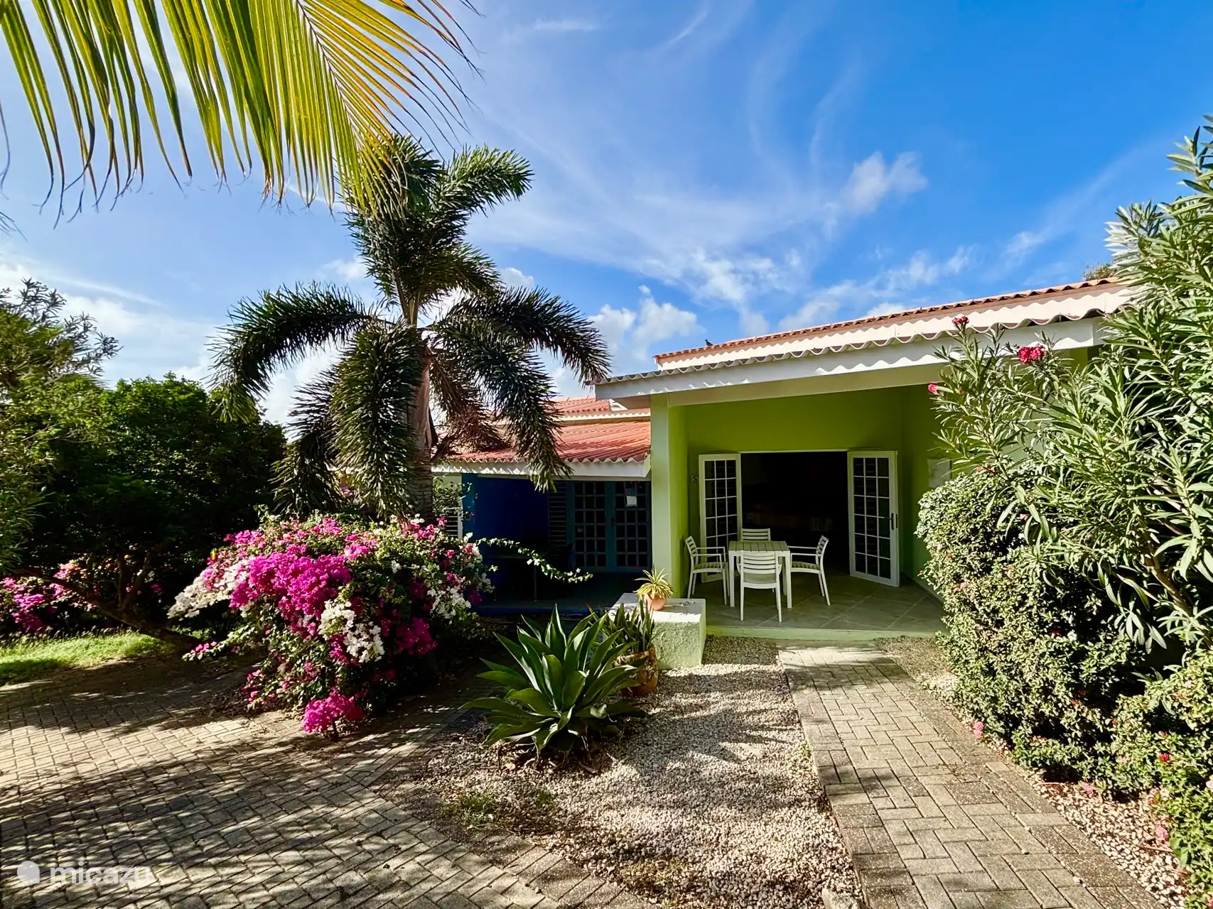 Boutique Studio Brisa - Seru Coral in Koraal Partier boek je bij Micazu