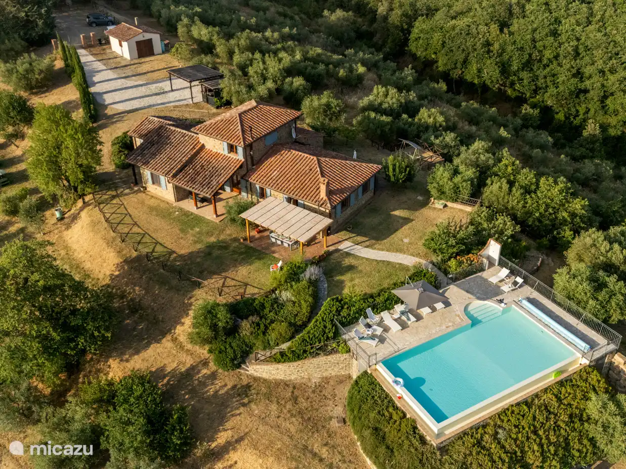 Villa Poparello in Paciano boek je bij Micazu