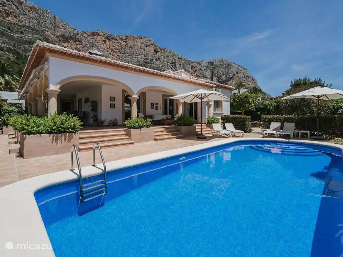 Holiday house in Jávea – Casa Caramelo | Micazu
