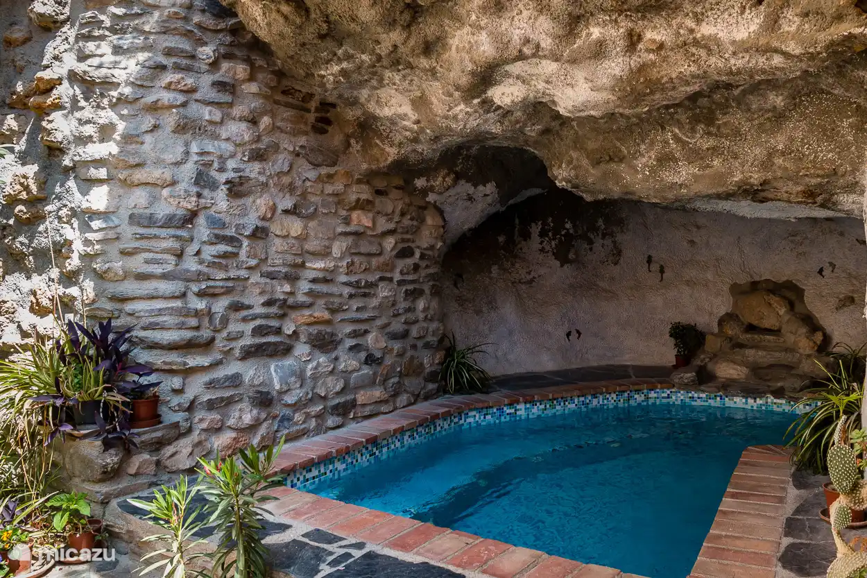 Holiday house in Guajar Faraguit to rent | Micazu