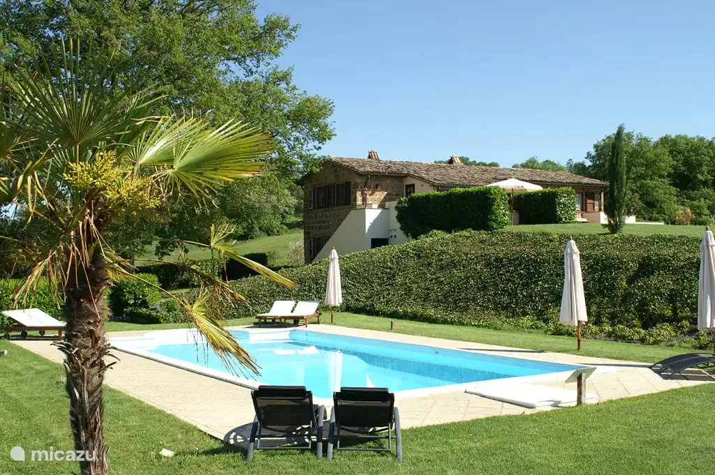 Rent Villa pantano 'La Capriata' in Proceno, Tuscany. | Micazu